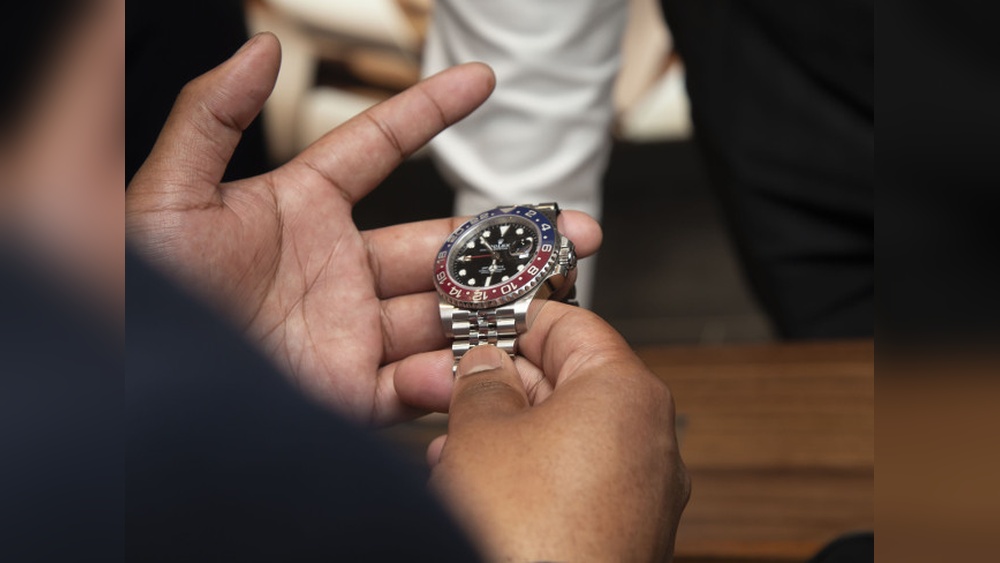 How to Buy a Luxury Watch: Ultimate Guide for First-Time Buyers